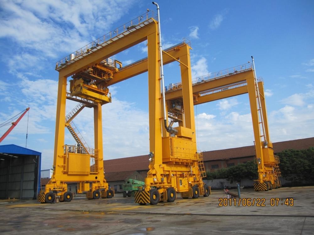 Q235B Double Beam Container Gantry Crane Heavy Duty 60 Ton For Port